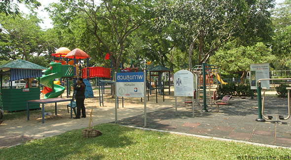 Thailand: Taking a stroll in Lumphini Gardens, Bangkok